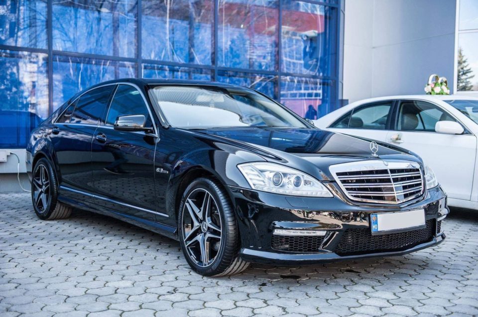 S Class W221 black - Rent Mercedes Moldova